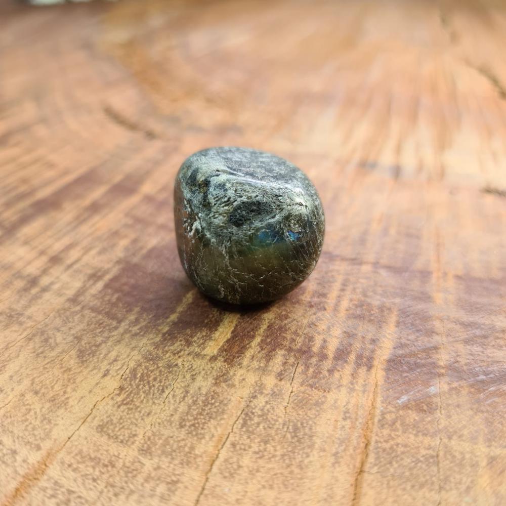 Pedra Labradorita Rolada - Pedra da Magia e Elevação da Consciência Pedra Labradorita Rolada - Pedra da Magia e Elevação da Consciência